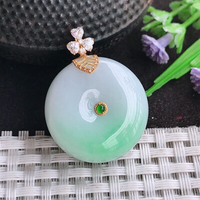 A货翡翠25.3/12.4老坑18k金镶嵌温润飘绿平安扣转运珠吊坠挂件
