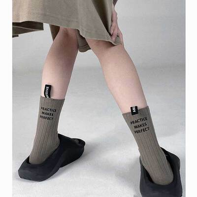 个性字母布标袜子女春夏纯棉双针中筒袜韩国ins潮外穿烫印运动袜