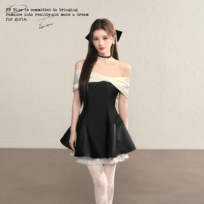 薄荷轻旋撞色一字肩连衣裙