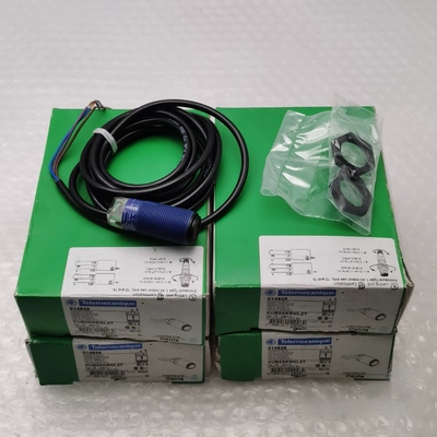 XUB2AKSNL2T Schneider施耐德光电开关 传感器感应014928 12-24V
