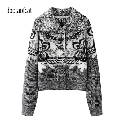 预2025冬新款女装甜美风宽松大翻领撞色提花针织开衫毛衣2J4E528