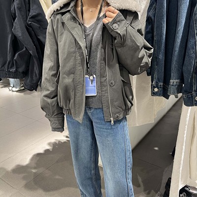 UR国内代购2025冬季女装休闲复古巴恩工装拼接毛领外套UYY150107