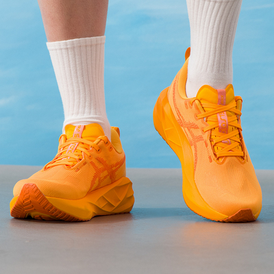 亚瑟士NOVABLAST缓震跑鞋