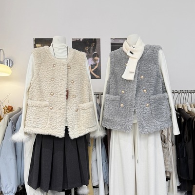 韩系高级小香风双排金扣羊羔毛马甲女洋气减龄叠穿加厚背心外套冬
