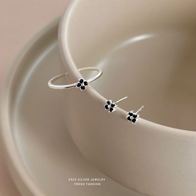 s999纯银黑色四叶草耳钉女小众个性高级感开口戒指简约足银耳饰