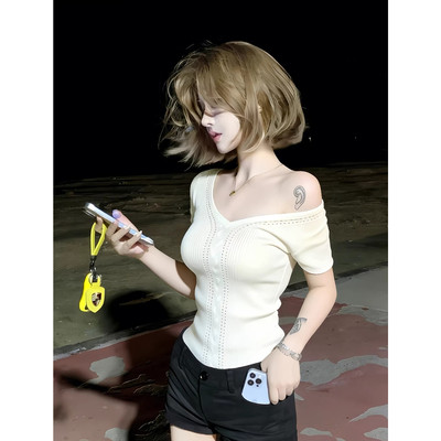 奶呼呼V领针织短袖T恤女修身上衣