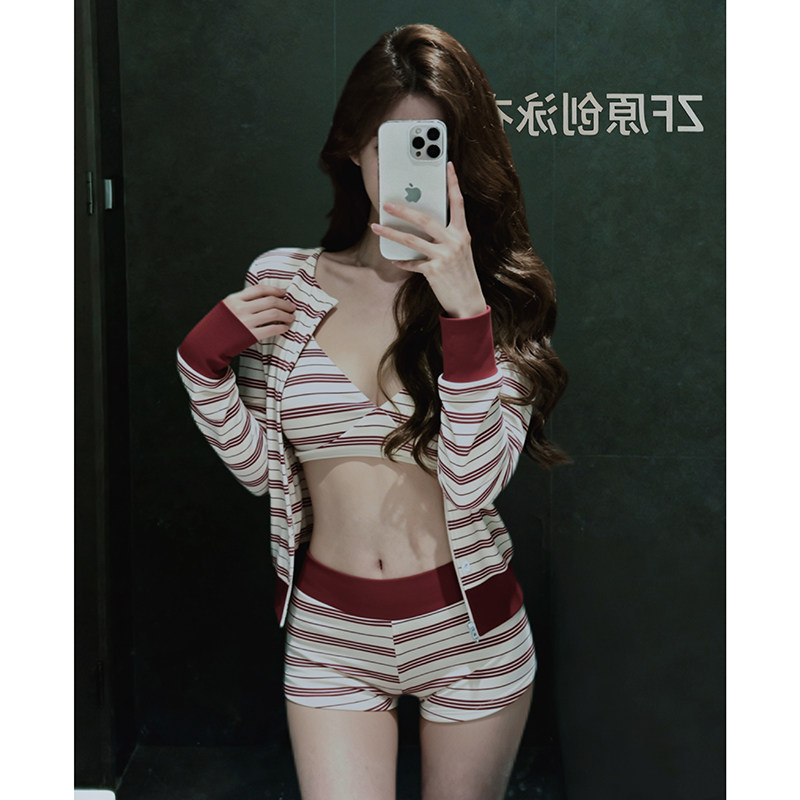 新款红条分体平角裤泳衣女保守显瘦小胸夏性感纯欲网红风海岛度假