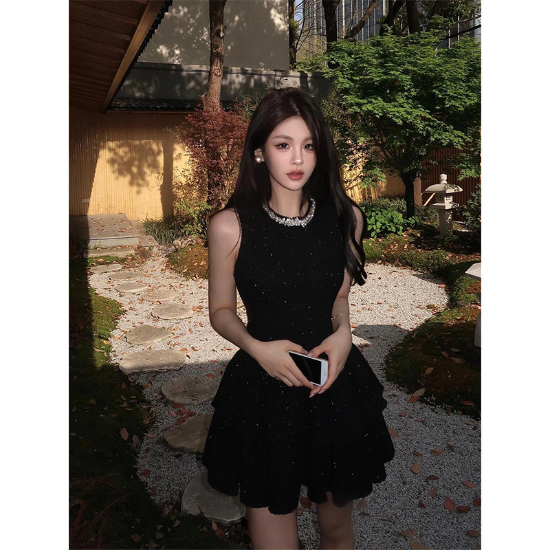 绝美辣妹收腰连衣裙女装秋季法式气质高级感小黑裙生日礼裙短裙子