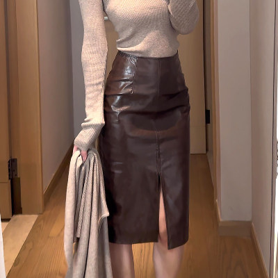 高级感咖色皮裙半身裙女秋季2026新款大码胖mm中裙紧身性感包臀裙