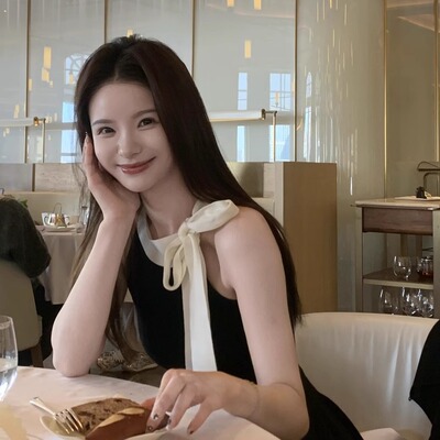 莉莉丝Wcouture原创 老钱少女 优雅大裙摆挂脖系带针织连衣短裙