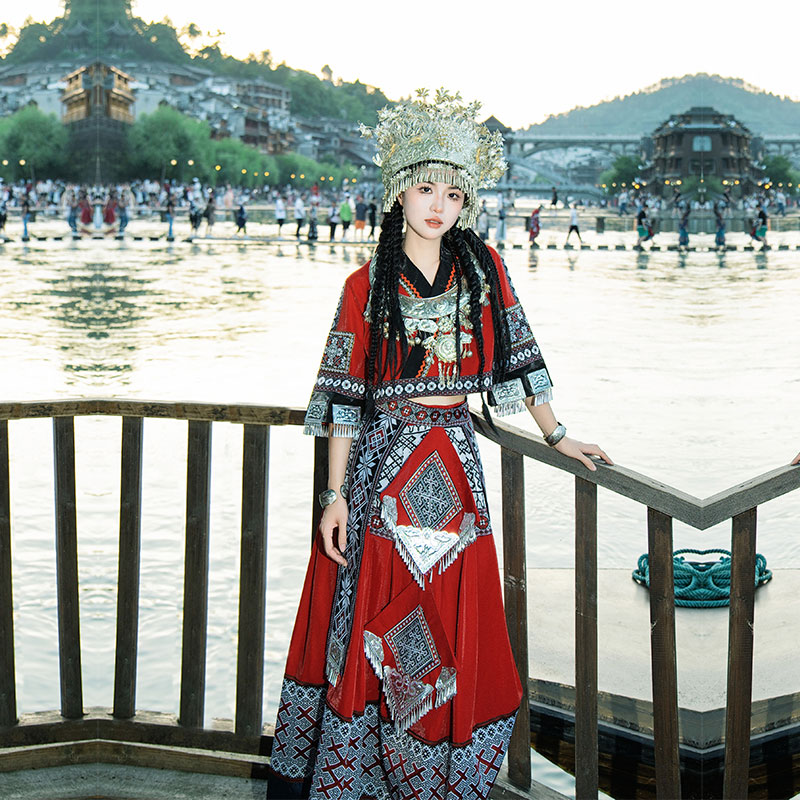 苗族服装女瑶族少数民族服饰套装成人侗族土家族舞蹈演出服旅拍服