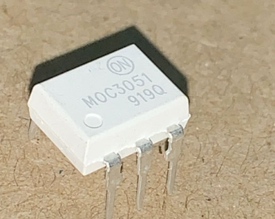 MOC3051 MOC3051M   光隔离器可控硅驱动 直插DIP6  原装