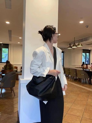 奶酪包包女2024新款韩版时尚通勤大容量托特包森系单肩斜挎水桶包