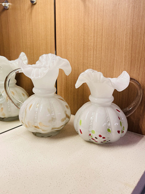 白色洒金芬顿把手壶外贸出口手工玻璃花瓶彩点样板间装饰fenton
