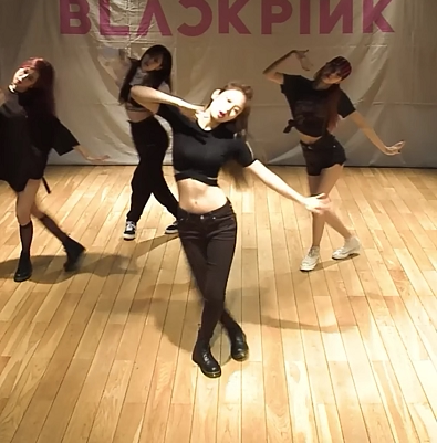 少女时代演出打歌服