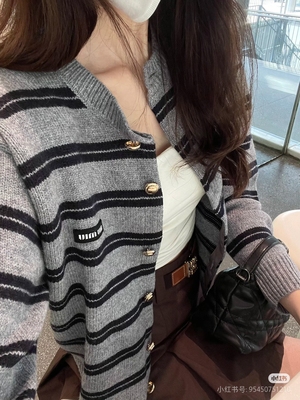 韩系灰色毛衣女春秋miu里miu气