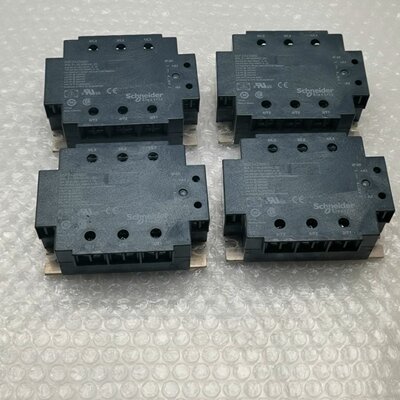 议价SSP3A250BD原装施耐德固态继电器，现货3个，装机未使
