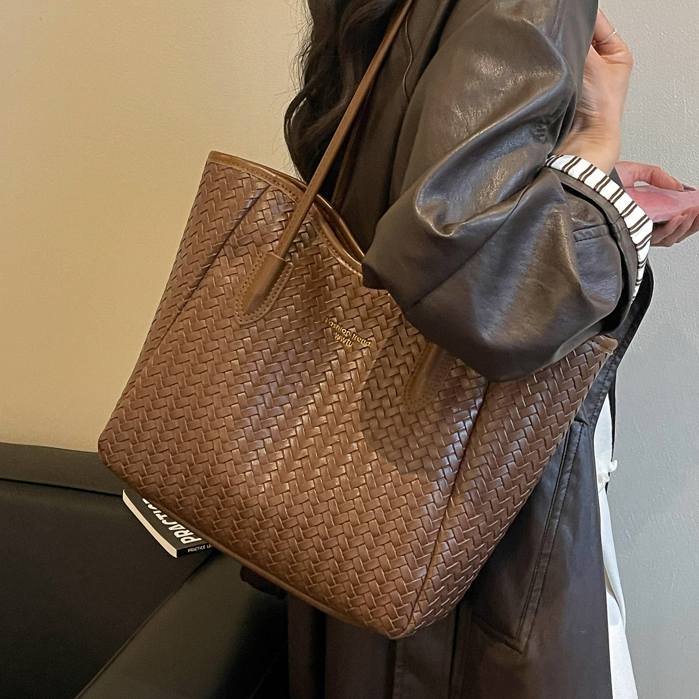 包包女简约编织托特包复古大容量通勤单肩腋下包手提包百搭水桶包