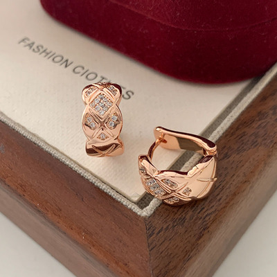 DSTYLE宽面镶钻菱格纹金属耳环女