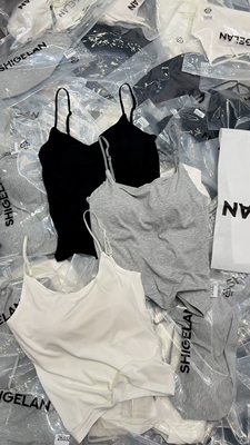 主推诗歌兰女装2026新款26332纯色吊带自带罩杯高弹背心懒人内搭