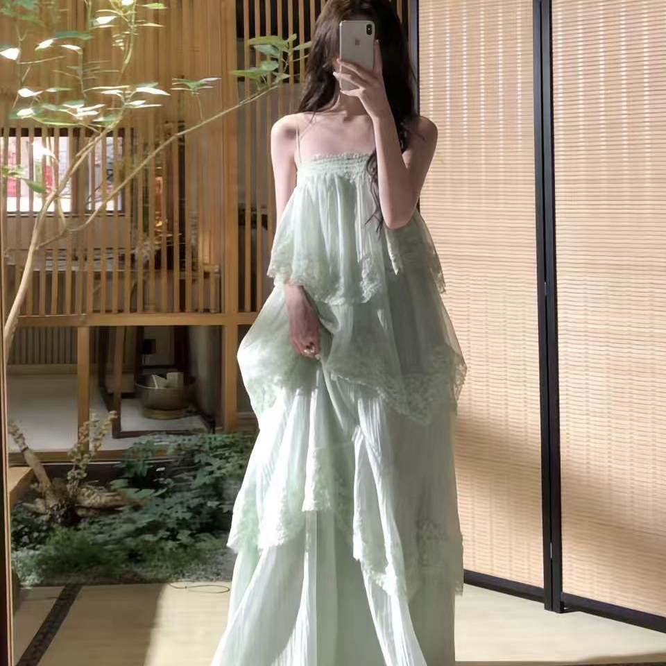 法式性感蕾丝荷叶边吊带洋装女夏季宽松气质度假风长版蛋糕裙子