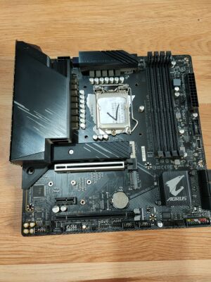 拆机技嘉B560M-AORUS ELITE 小雕1200针 10 11代处理器台式机主板