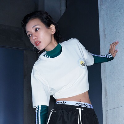 Adidas阿迪达斯正品GRAPHIC TEE女子运动短袖圆领T恤IR7473