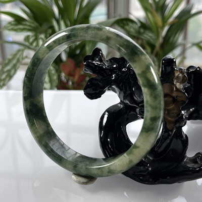 缅甸天然翡翠A货，60圈口冰糯种飘花正装手镯5453