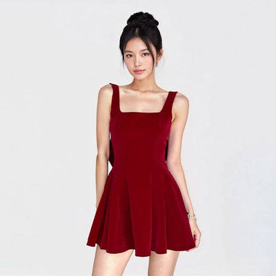 法式千金风蝴蝶结露背吊带连衣裙