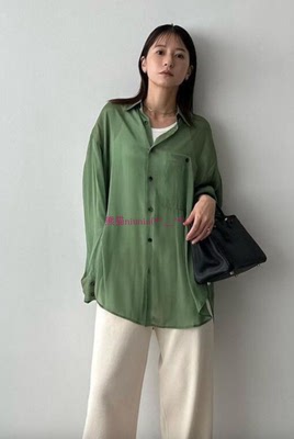气质翻领宽松光泽排扣缎面衬衫