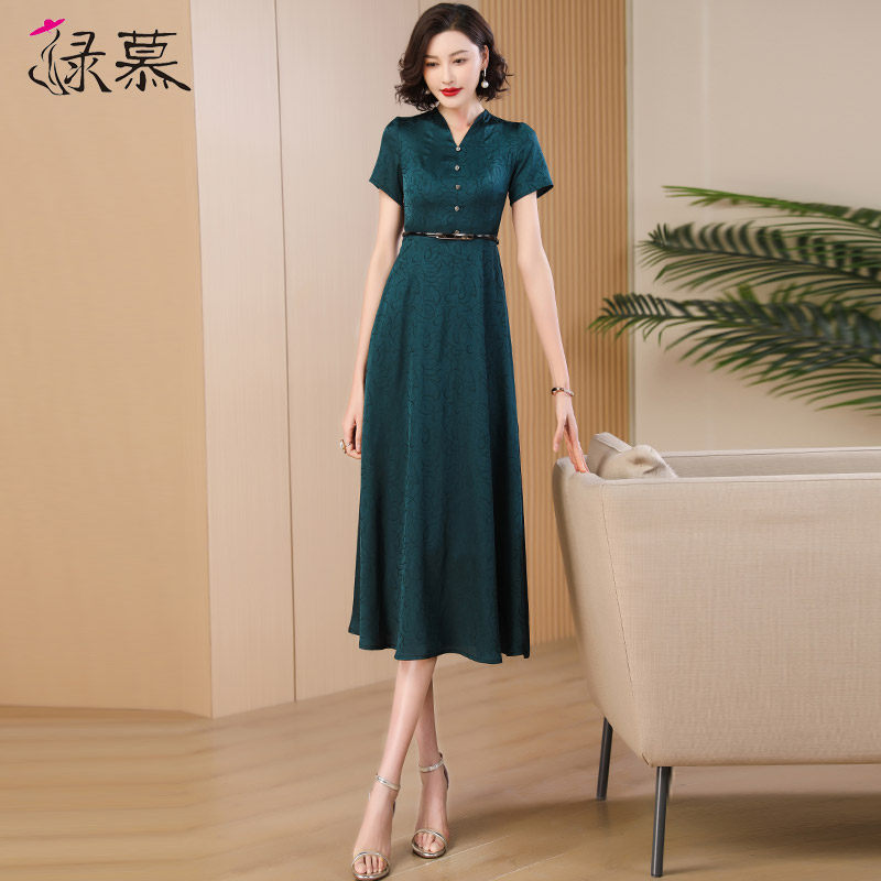 绿色提花连衣裙女2026夏新款显瘦长款大摆裙收腰气质过膝雪纺长裙