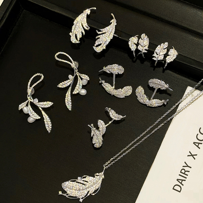 何家闪闪羽毛耳钉女甜美减龄个性树叶小卷毛耳环个性气质飞羽项链