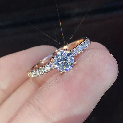 Classic 4 Claws Design Round Zirconia Women Wedding Engageme