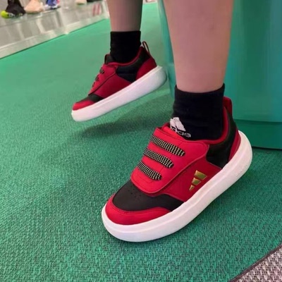ADIDAS阿迪达斯舒适缓震回弹魔术贴新年红儿童训练运动鞋 JR3358