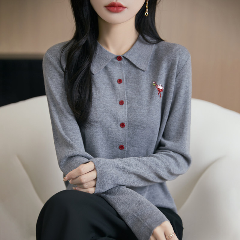 翻领刺绣纽扣开衫外套女春秋款2026新款时尚上衣大码外搭针织毛衣