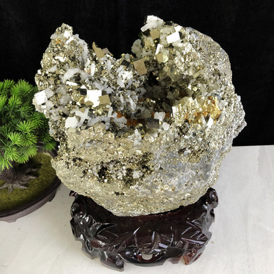 天然黄铁矿水晶共生矿原石摆件