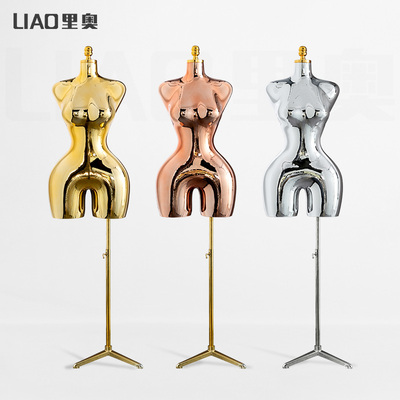 欧美大码大胸大屁股服装模特