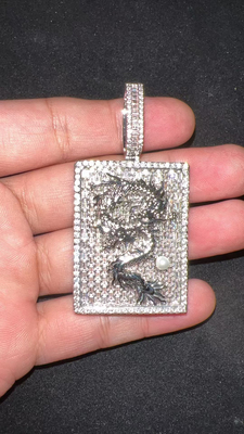 龙牌珠宝龙牌吊坠珍珠T方钻微雕满钻饰品项链吊坠