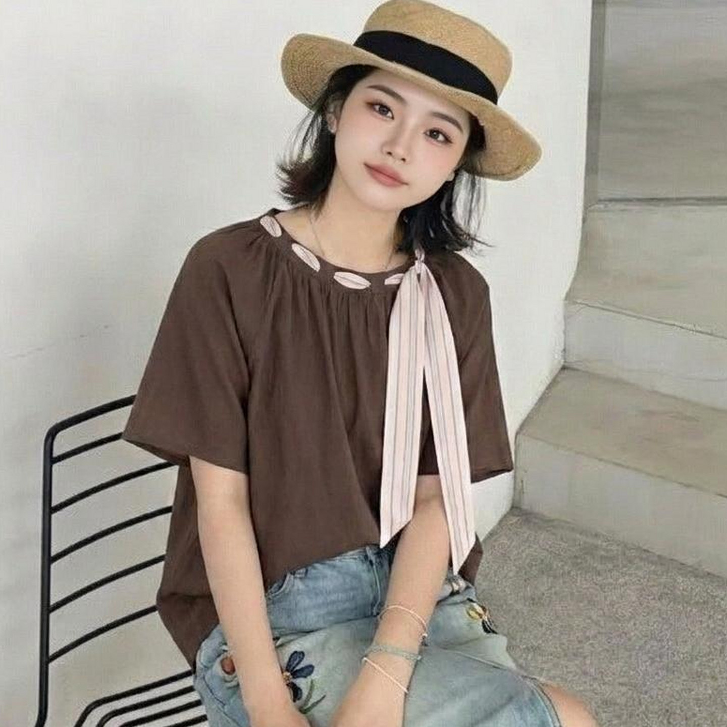 ELLE咖色设计感天丝短袖小衫女装2026夏季新款绑绳一字领衬衫上衣