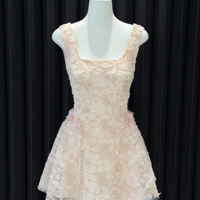 NZFS 楠子家-26夏上新名媛千金风重工蕾丝拼接立体花朵吊带连9958