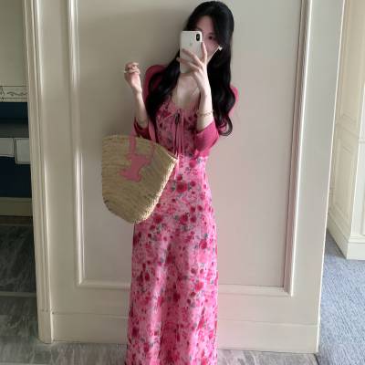 DARA ROSE-大爆款法式粉色晕染设计款超好看V领碎花茶歇吊带S9575