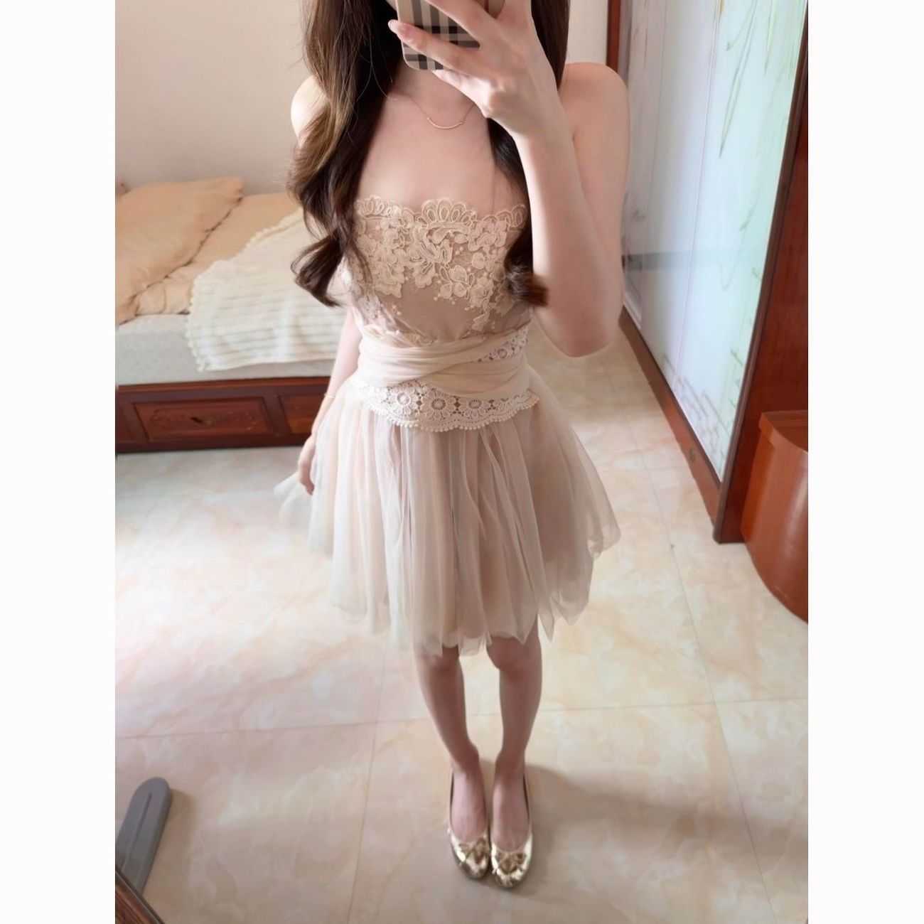 法式抹胸蕾丝网纱挂脖连衣裙女夏季千金风绝美收腰蓬蓬生日短裙子