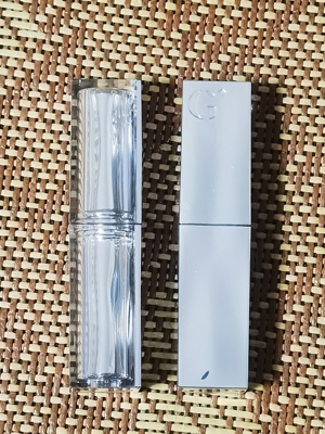 韩国GLINT 润唇膏 07/11色 滋润度好不起皮 颜色正还有淡淡的珠光