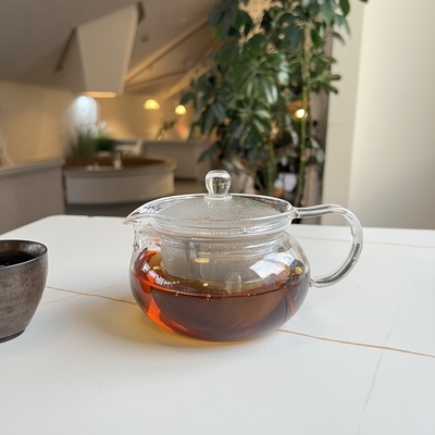 日本HARIO耐热玻璃圆茶壶带滤网