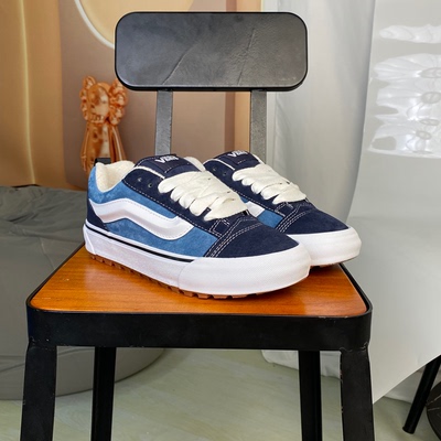 VANS范斯低帮加绒面包板鞋