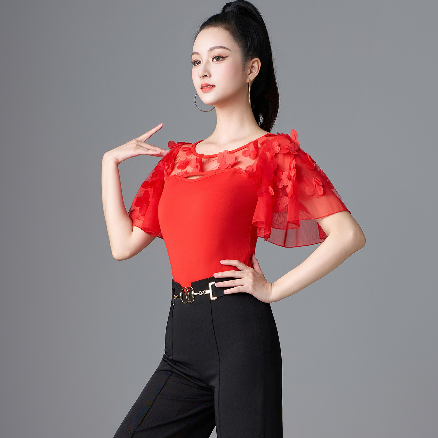 拉丁舞练功服装上衣女2026年新款国标摩登跳舞蹈立体花朵灯笼中袖