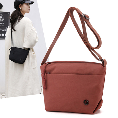 驰豹单肩斜跨包物有所值