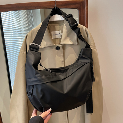 经典百搭邮差包机能工装斜挎包