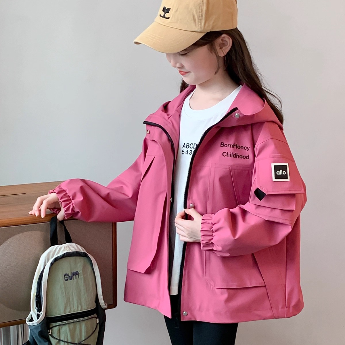 女童秋季外套2025新款洋气童装小女孩春秋款超好看防风儿童冲锋衣