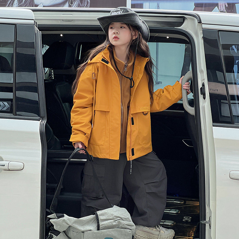 玫瑰刘亦菲抗风防水冲锋衣加绒加厚外套女童高级感户外黄色登山服